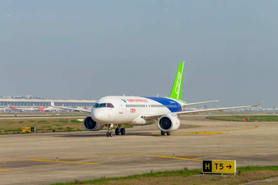 全球首单! 东航与中国商飞签署首批5架C919购机合同_澎湃号·政务_澎湃新闻-The Paper