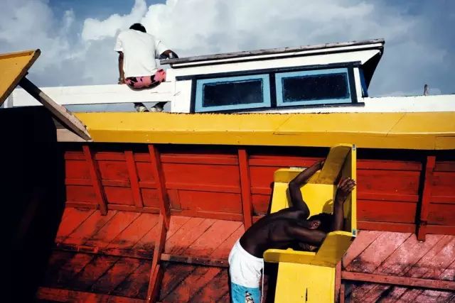 Alex Webb ：他在街头遭遇，思考，发现光