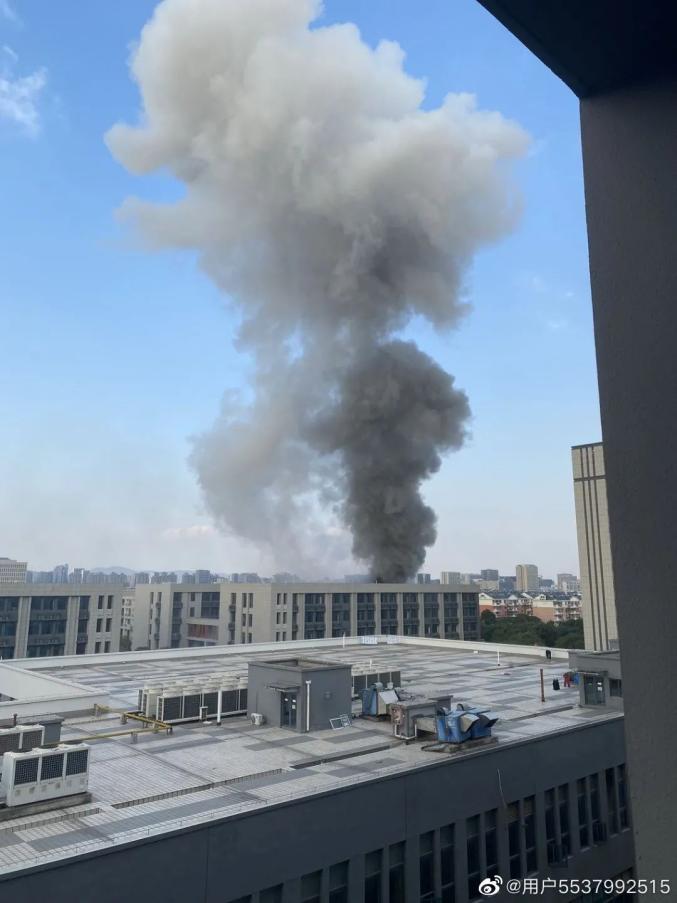 一高校实验室突发爆燃！2死9伤！