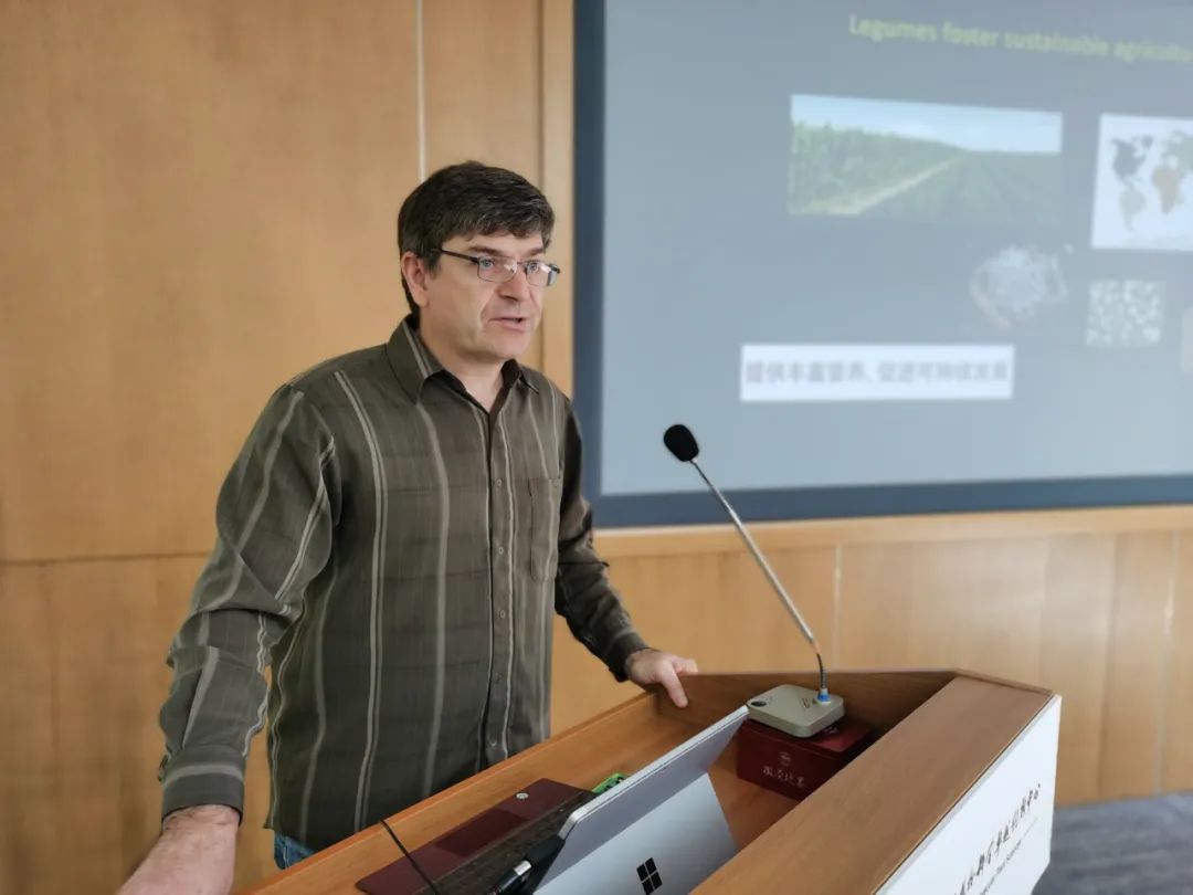 【学术前沿】《科学》：中科院分子植物卓越中心Jeremy Dale Murray团队描绘豆科植物如…