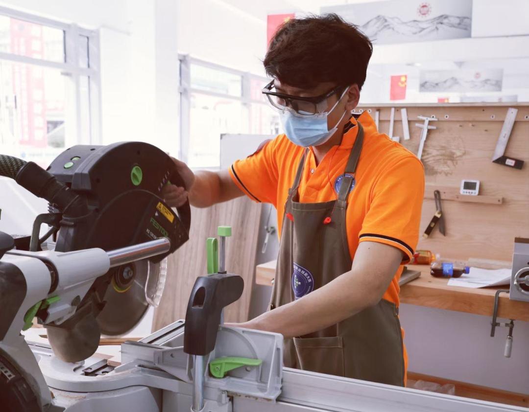 让家具充满“中国韵律”——访首届全国工业设计职业技能大赛家具设计师赛项职工组二等奖获得者陈晨_澎湃号·媒体_澎湃新闻-The Paper