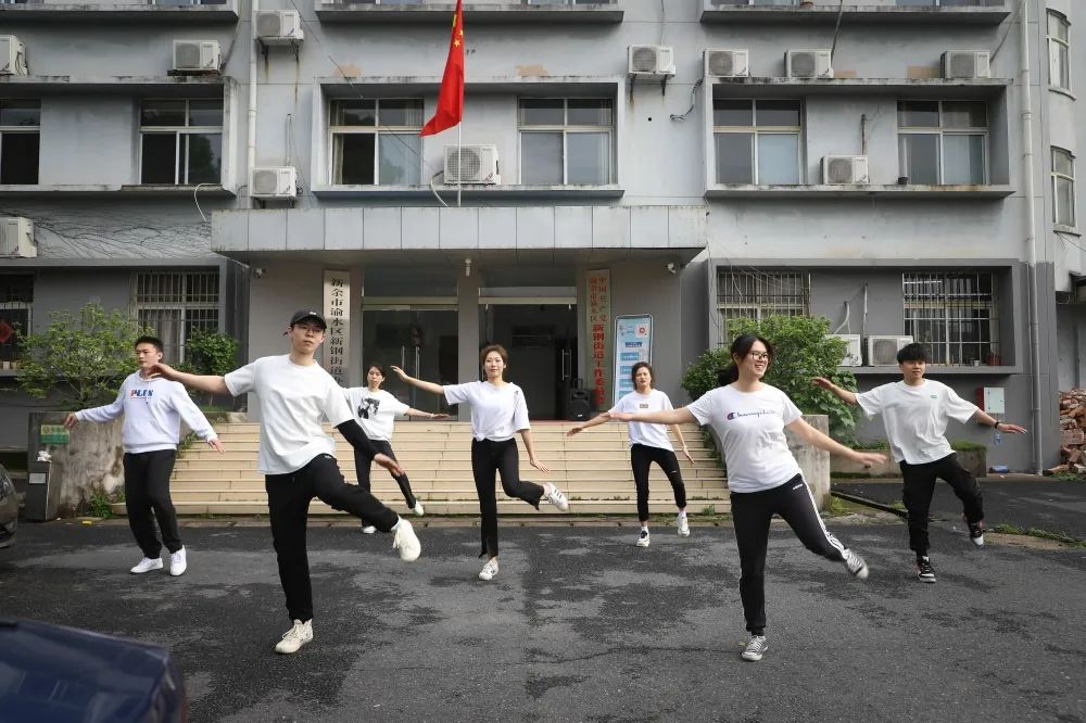 火遍全网的毽子操，新余这个地方安排上了，跟着跳起来吧！_澎湃号·政务_澎湃新闻-The Paper