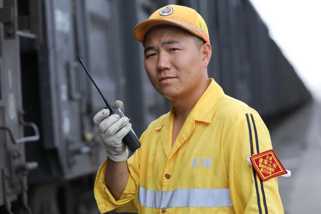 不惧高温，“车辆医生”为列车“听诊把脉”_澎湃号·政务_澎湃新闻-The Paper