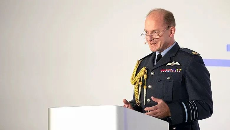 热热热，英、美空军的不同碳排放