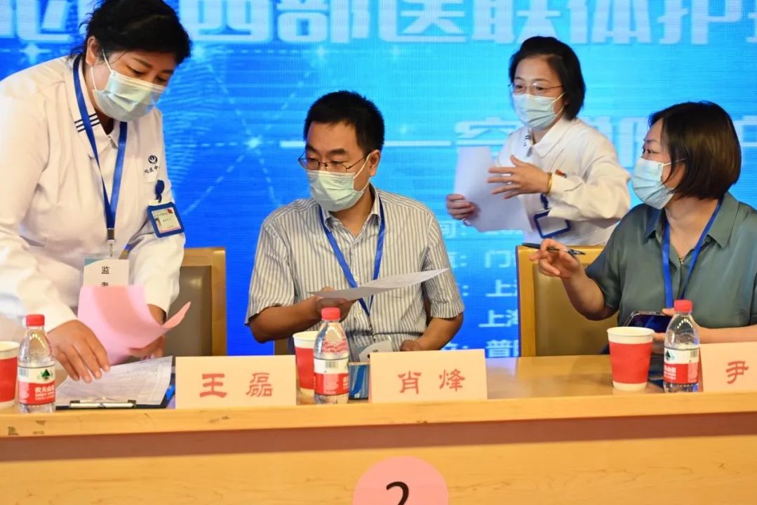 基层风采｜抗疫显身手，靠“普”我担当——普陀区西部医联体穿脱防护服技能大赛顺利举行_澎湃号·政务_澎湃新闻-The Paper