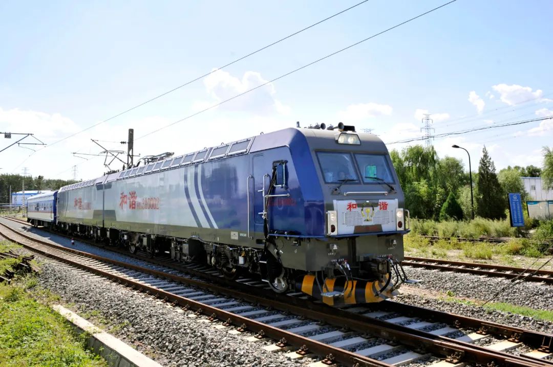 不负“重”望，HXD3A型机车圆满完成双机重联万吨牵引试验_澎湃号·政务_澎湃新闻-The Paper