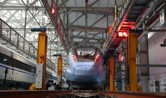 全路首次！CR300AF型复兴号动车组开展高级修试修_澎湃号·政务_澎湃新闻-The Paper