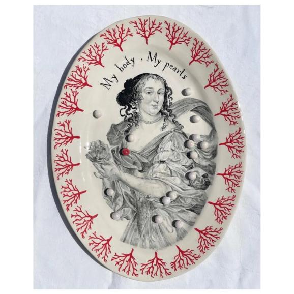 她做的陶瓷盘子，说出了很多女性的心声_澎湃号·湃客_澎湃新闻-The Paper