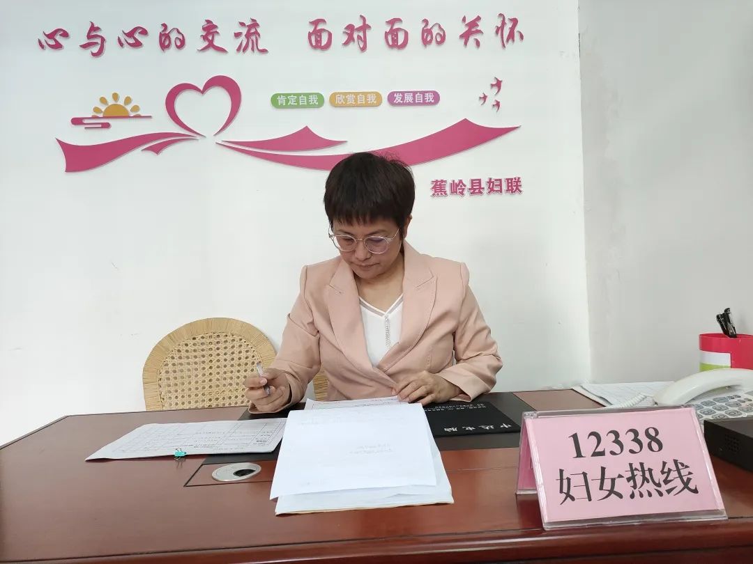 梅州市开展市、县妇联主席接听12338妇女热线活动_澎湃号·政务_澎湃新闻-The Paper
