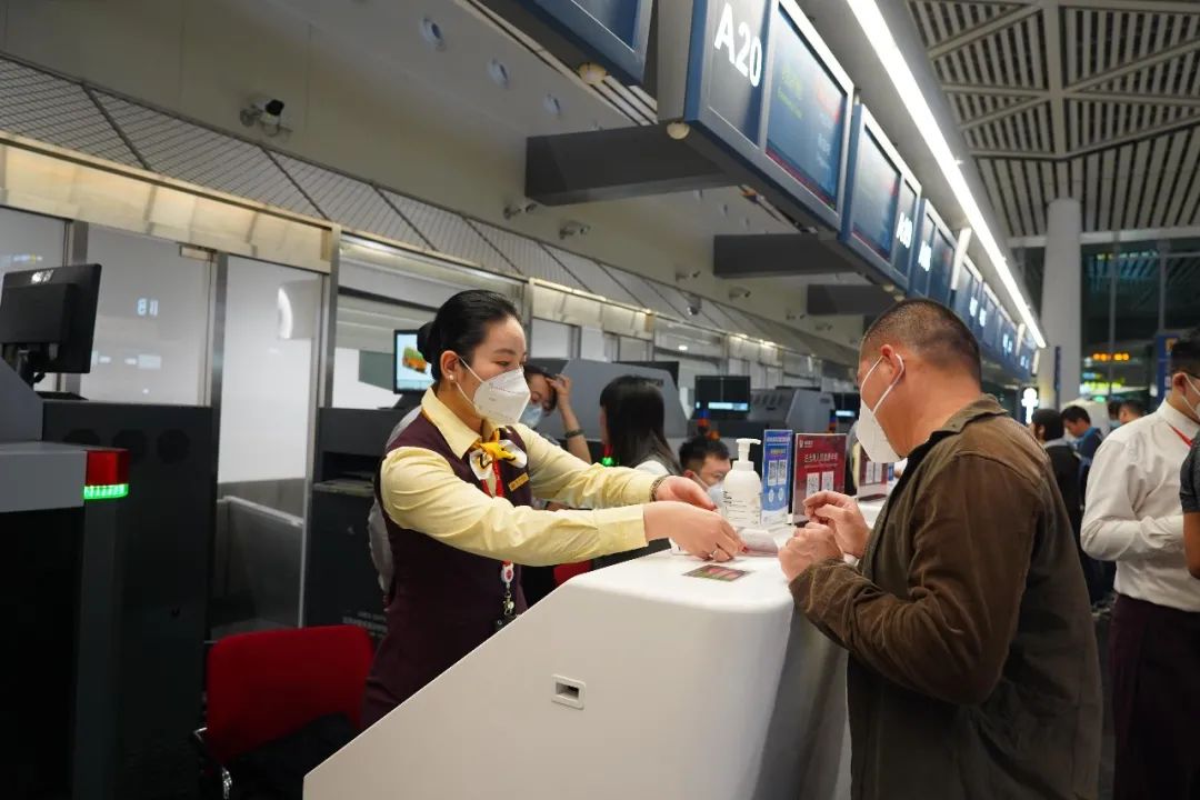 相遇狮城丨海口美兰国际机场恢复海口=新加坡客运航线_澎湃号·政务_澎湃新闻-The Paper