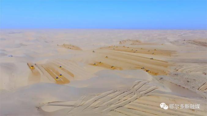 壮观！百辆推土机纵横鄂尔多斯大漠！_澎湃号·媒体_澎湃新闻-The Paper