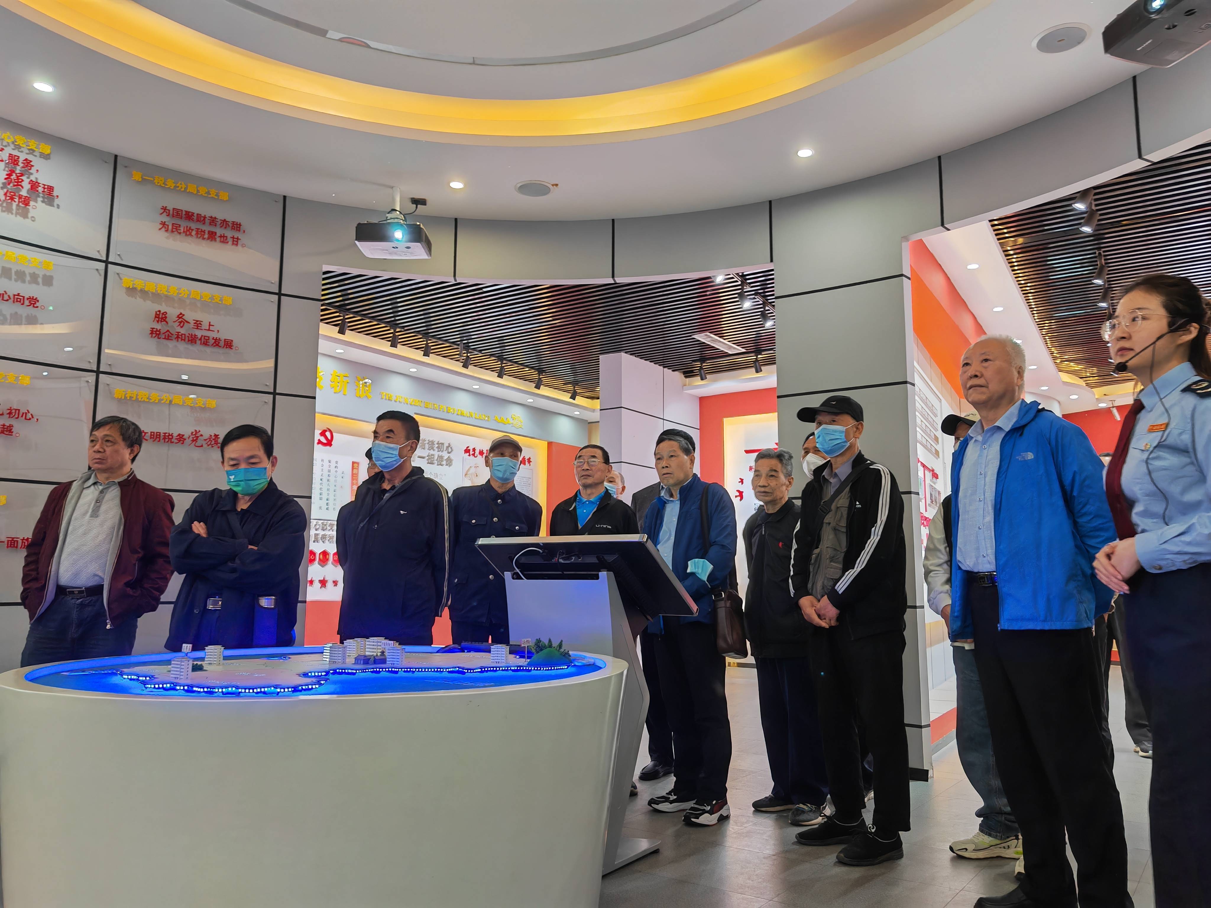 郑州市税务局组织老干部开展“学思践悟二十大 税务银龄再出发”主题党日活动 澎湃号·媒体 澎湃新闻 The Paper