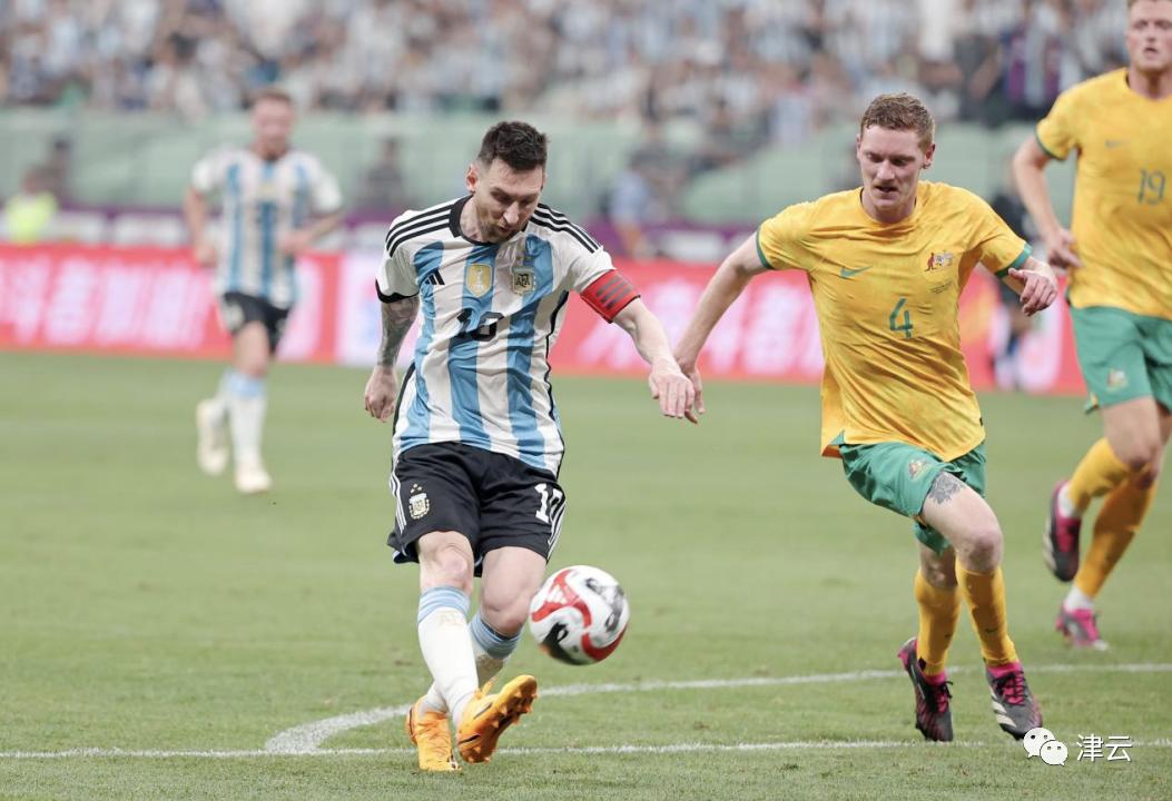 球迷看美了！不敬酒的梅西，很敬业！_澎湃号·媒体_澎湃新闻-The Paper