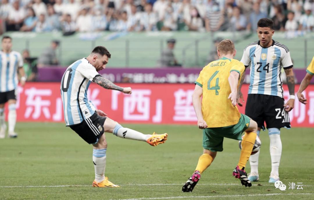 球迷看美了！不敬酒的梅西，很敬业！_澎湃号·媒体_澎湃新闻-The Paper