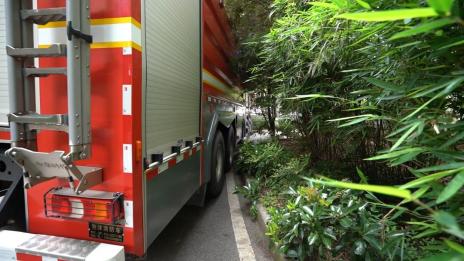 消防车在消防通道来回“刮擦”才进得去？小区消防通道应该怎么建_澎湃号·政务_澎湃新闻-The Paper