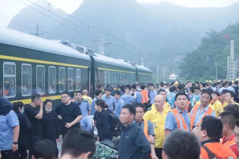 被困2天2夜，K396首批328名乘客抵达北京丰台站_澎湃号·媒体_澎湃新闻-The Paper