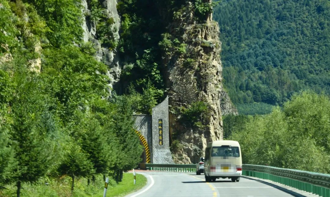 开往秋天的最美自驾线！相约最美国道G331，打卡美丽白山→_澎湃号·政务_澎湃新闻-The Paper
