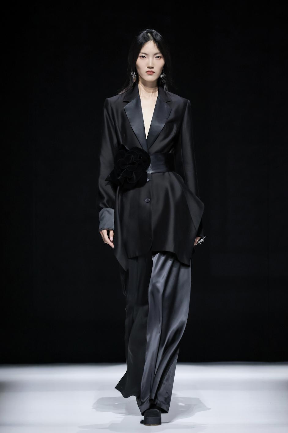 AW24中国国际时装周，独具一格的国潮之风实力开秀_澎湃号·湃客_澎湃新闻-The Paper