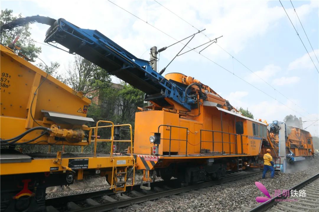 铁路上的这种车，所到之处“飞沙走石”_澎湃号·政务_澎湃新闻-The Paper