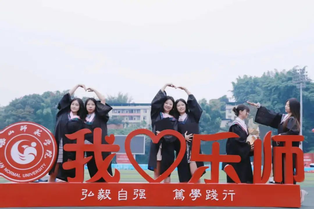 这些毕业照，看着看着就哭了…_澎湃号·湃客_澎湃新闻-The Paper