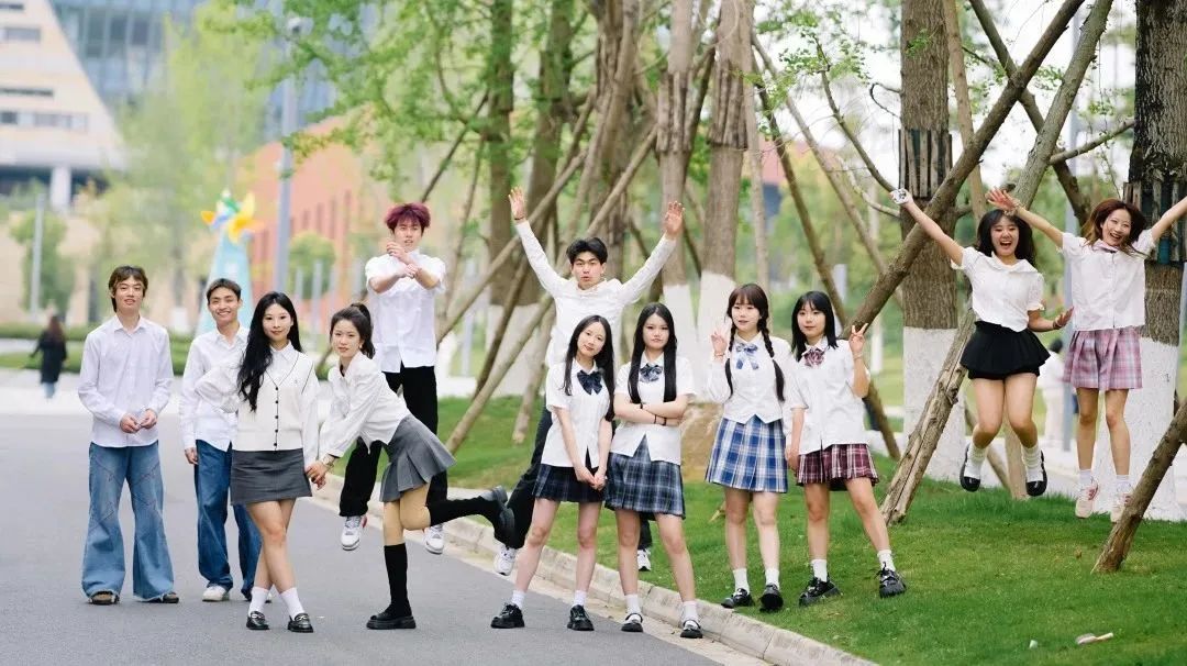 这些毕业照，看着看着就哭了…_澎湃号·湃客_澎湃新闻-The Paper