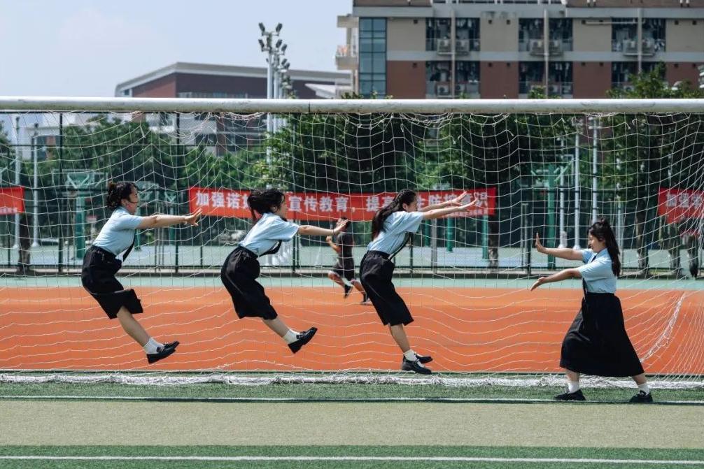 这些毕业照，看着看着就哭了…_澎湃号·湃客_澎湃新闻-The Paper