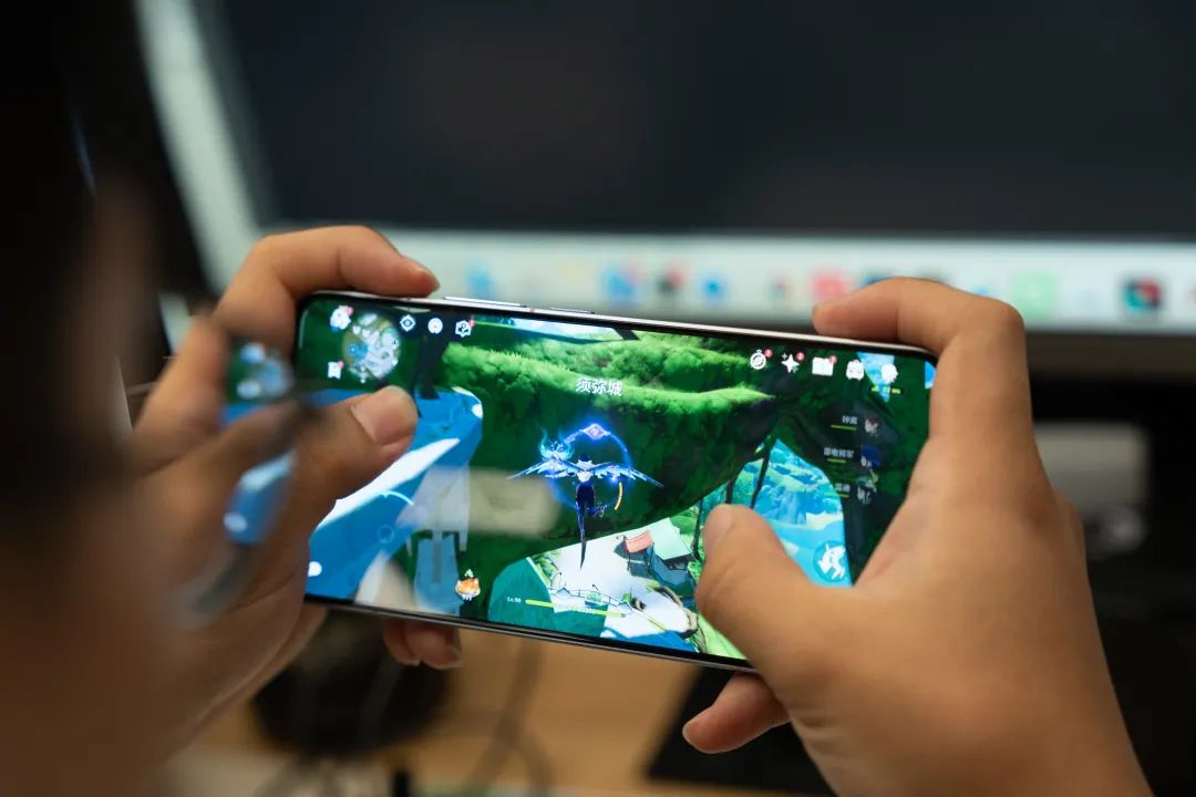 体验完红米K70至尊版，我发现原来它不是超大杯_澎湃号·湃客_澎湃新闻-The Paper