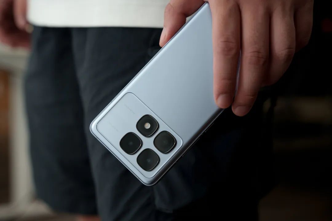 体验完红米K70至尊版，我发现原来它不是超大杯_澎湃号·湃客_澎湃新闻-The Paper