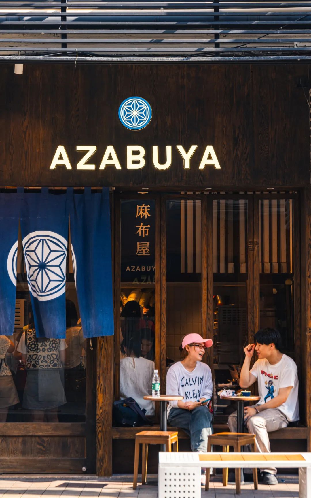 老外惊了！上海这条100多米的小马路上，竟有18家咖啡店_澎湃号·政务_澎湃新闻-The Paper