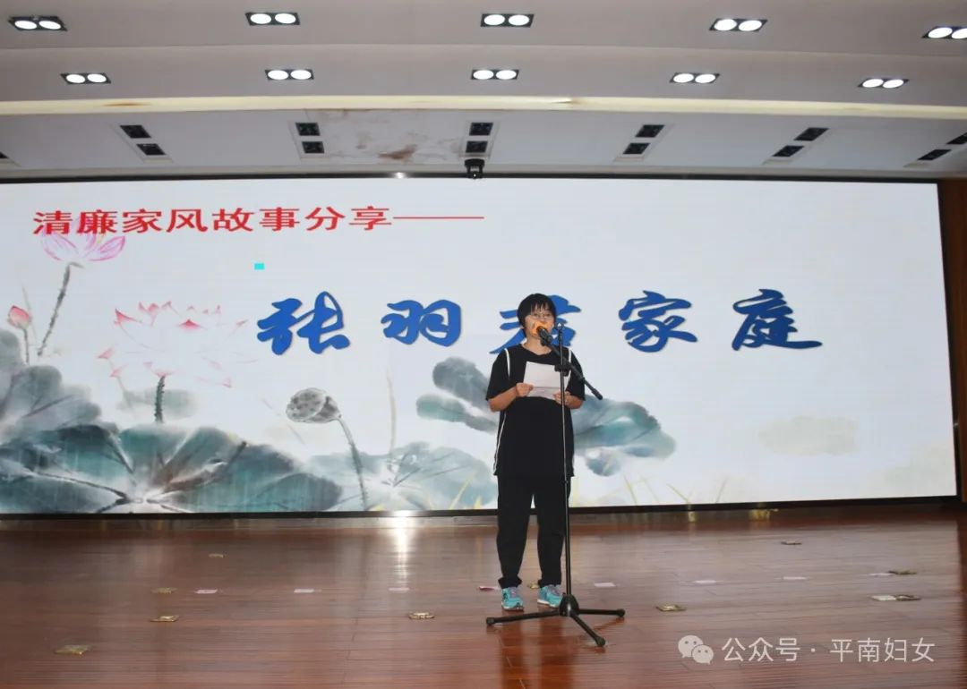 “清风传家 廉润龚州”——平南县举办2024年清廉家风故事宣讲暨“童声颂清廉 书香沁荷城”亲子诵读…_澎湃号·政务_澎湃新闻-The Paper