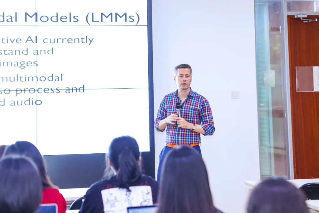 北大经院“国际顶刊主编讲坛” | IJRM及JM副主编Michael Haenlein教授论生成式…_澎湃号·政务_澎湃新闻-The Paper