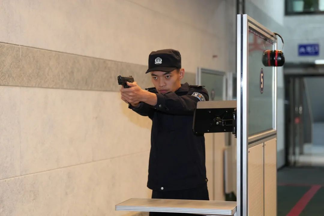 真枪实弹！火力全开！直击渭南公安射击训练现场！澎湃号·政务澎湃新闻 The Paper 2228