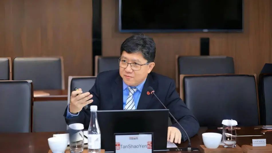 孙英与印度尼西亚住房工作组主席、阿萨里集团创始人哈希姆座谈交流