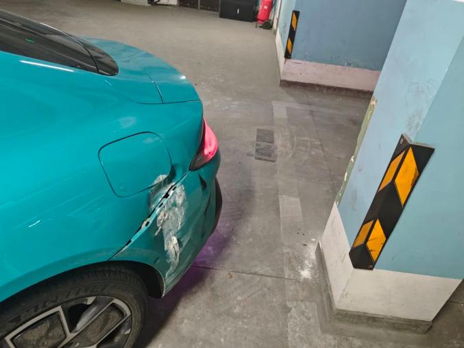 多辆小米SU7车主控诉：直接撞墙、撞柱！官方客服回应_澎湃号·媒体_澎湃新闻-The Paper