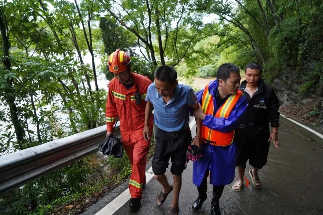 消防紧急救援！湖南一地突遭特大暴雨，致多个乡镇受灾_澎湃号·政务_澎湃新闻-The Paper