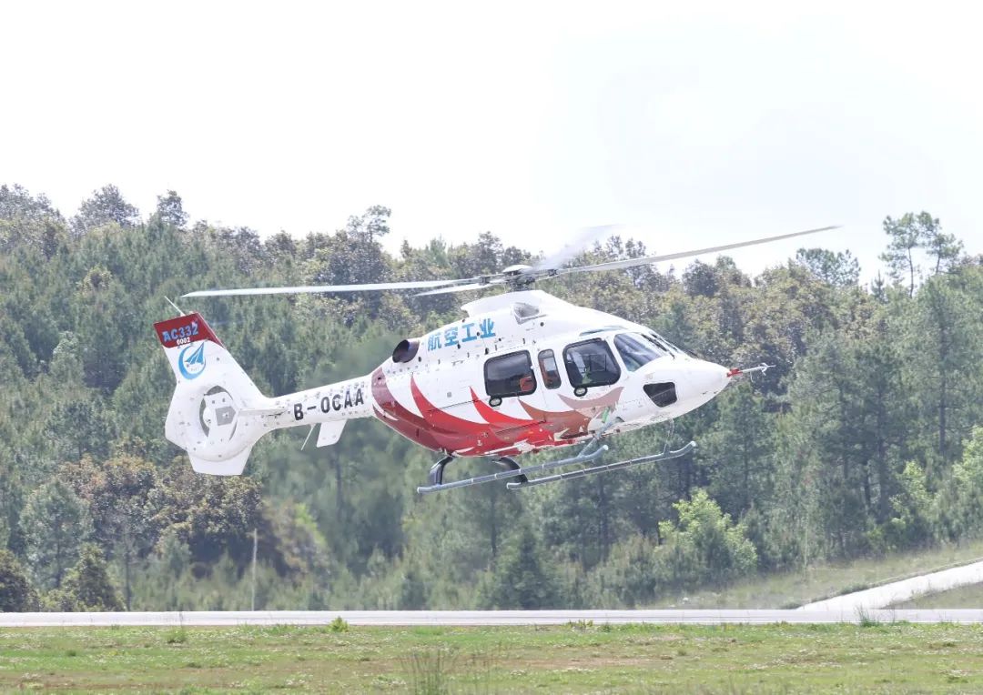 国产双发直升机首次！AC332完成高原自转着陆试飞