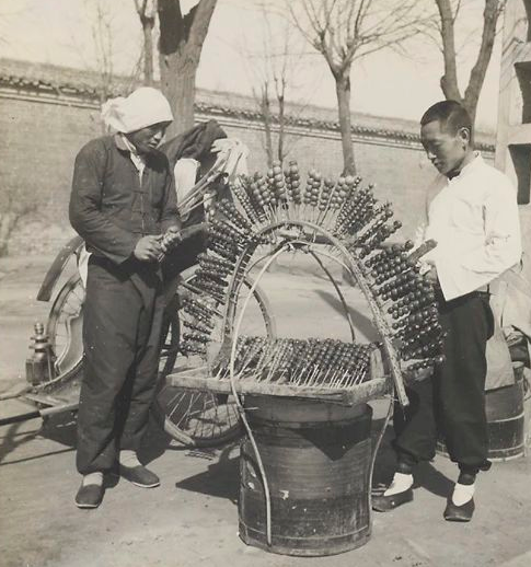 【老照片】追忆100年前民间最流行的那些地摊经济！_澎湃号·政务_澎湃新闻-The Paper