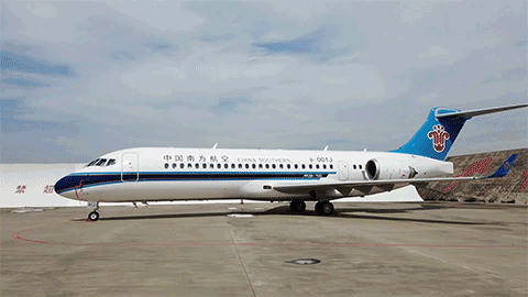 携手翱翔！ ARJ21国产客机正式入编国航、东航、南航机队