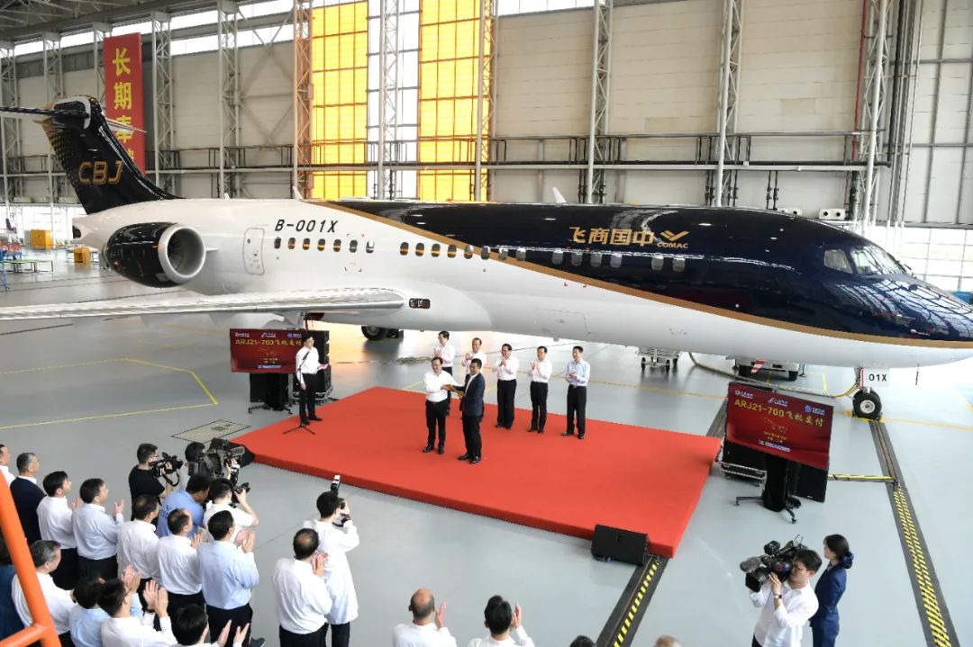携手翱翔！ ARJ21国产客机正式入编国航、东航、南航机队