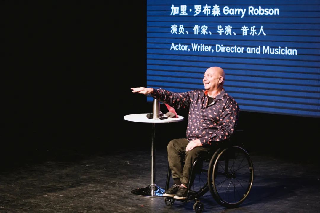 Garry Robson：残障艺术家不需要扮演一个被人怜悯的角色_澎湃号·湃客_澎湃新闻-The Paper