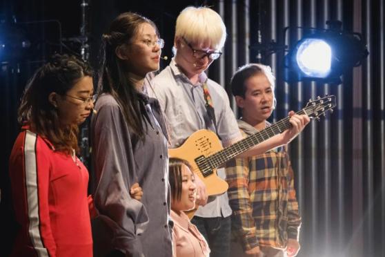 Garry Robson：残障艺术家不需要扮演一个被人怜悯的角色_澎湃新闻-The Paper