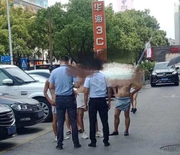 业绩不如人,按约街头裸奔!5名男子已被行政拘留澎湃号·媒体澎湃新闻 The Paper