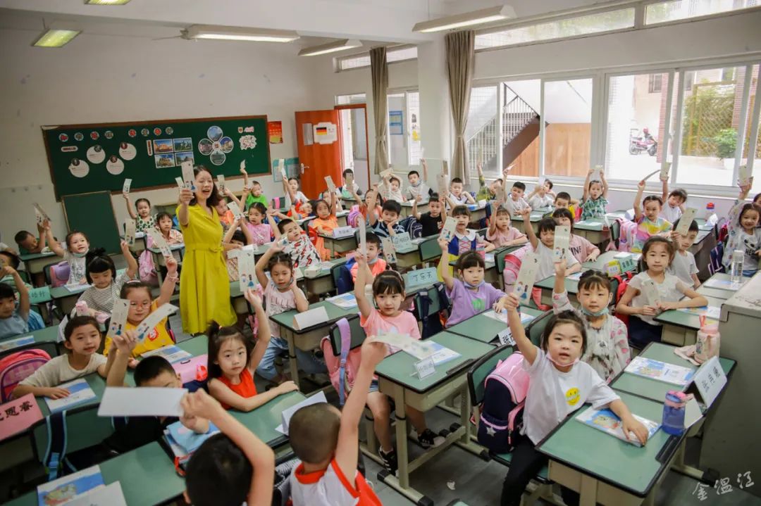 幼儿园分离焦虑，小学欢天喜地！@温江爸妈 来聊聊今天你是啥心情？_澎湃号·政务_澎湃新闻-The Paper