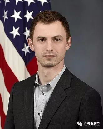 驾驶舱里搭配几人最合适？| 百年发展史